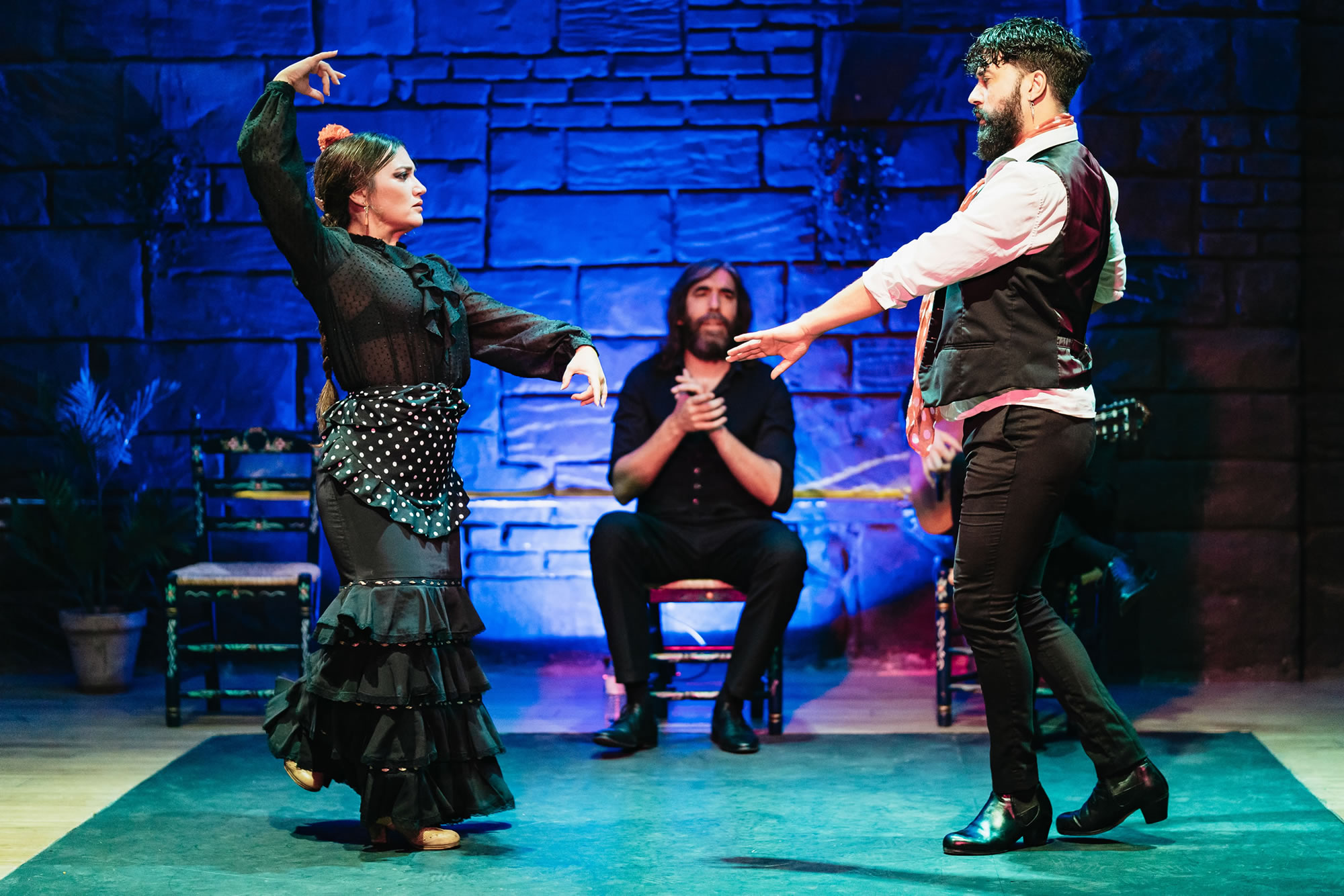 Flamenco show in Triana with drink. Sala Baraka